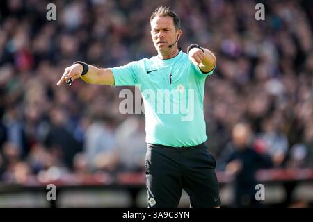 Rotterdam - Referee Bas Nijhuis during the eight round of the 2025/2026 ...