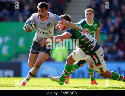 Saracens' Alex Lozowski breaks away from Leicester Tigers' Julian ...
