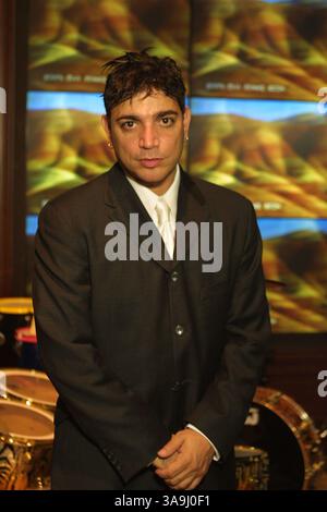 Feb 25, 2002; Burbank, CA, USA; Singer SHELIA E on drums, singer STEVIE ...