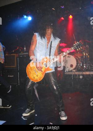 Apr 29, 2002; West Hollywood, CA, USA; Guns N' Roses members SLASH and ...