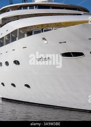 Sunbon, Yacht Hotel, Royal Victoria Docks, Docklands, London, England ...