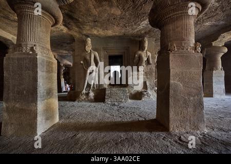 Elephanta caves, Linga shrine, Mumbai, Bombay, India, Asia Stock Photo ...