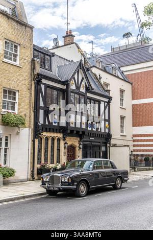Queens of Mayfair, Queens Street, London England UK Stock Photo - Alamy