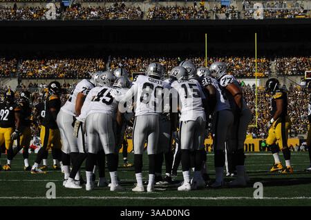 The Pittsburgh Steelers huddle up during an NFL football game against ...