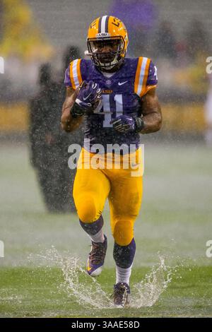 October 24, 2015: LSU Tigers wide receiver Malachi Dupre (15) catches a ...