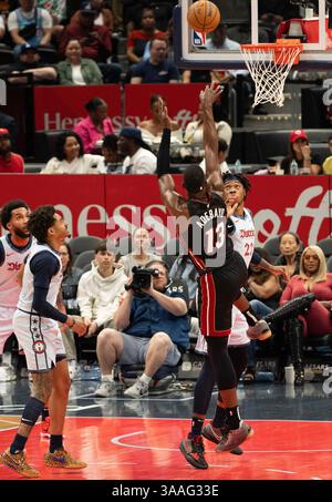 Washington Wizards forward JT Thor (21) dunks against Toronto Raptors ...