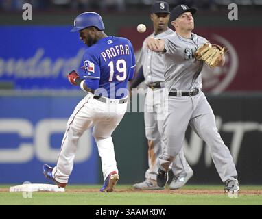 Seattle Mariners infielder Kyle Seager reaches to catch a ball at a ...
