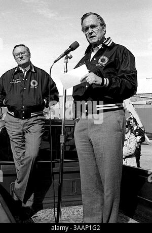 Chicago, Illinois. 10-29-1988 Vice-President George H.W. Bush makes a ...