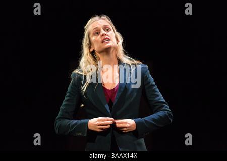 Denise Gough (Emma) in PEOPLE, PLACES AND THINGS by Duncan Macmillan at ...