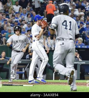 New York Yankees' Tim Hill pitches during the fifth inning of a ...