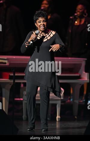 Gladys Knight performs in the State Dining Room of the White House in ...