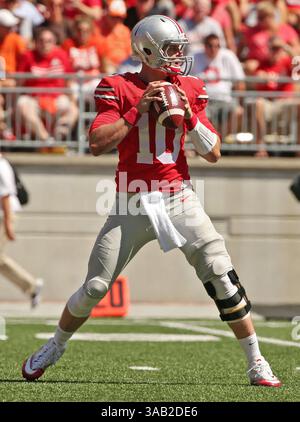 LSU quarterback Joe Burrow looks for an open receiver in the first half ...