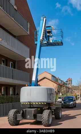 Mobile aerial work platform building industrial unit beams ...