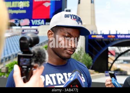 New England Patriots linebacker Christian Elliss (53) drops into ...