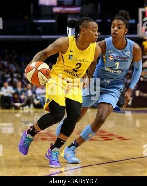 Los Angeles Sparks' Riquna Williams (2) drives to the basket past ...