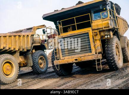 Caterpillar Dump Trucks Stock Photo - Alamy