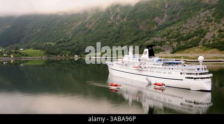 Cruise ship Princess Daphne anchored in the Hardangerfjord at Eidfjord ...