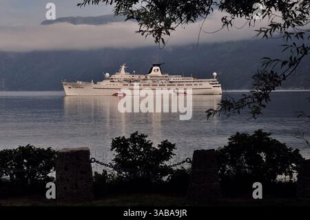 Cruise ship Princess Daphne anchored in the Hardangerfjord at Eidfjord ...