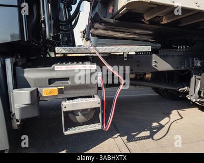 A detailed view of the cable connection between a lorry unit and its ...
