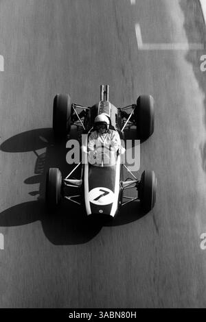 Bruce McLaren (NZL) Cooper T77 finished fifth...Monaco Grand Prix ...