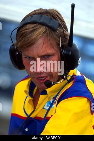 L-R): David Sears (GBR) Super Nova Racing Team Boss talks with Super ...