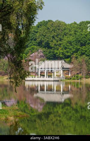 du fu river pavilion Stock Photo - Alamy