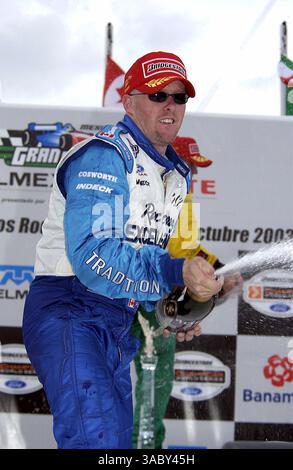 Race winner Paul Tracy (CDN) Team Green Lola Honda leads the field at ...