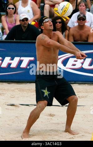 Apr 20, 2008 - Arlington, Texas, USA - KERI WALSH goes for the tip over ...