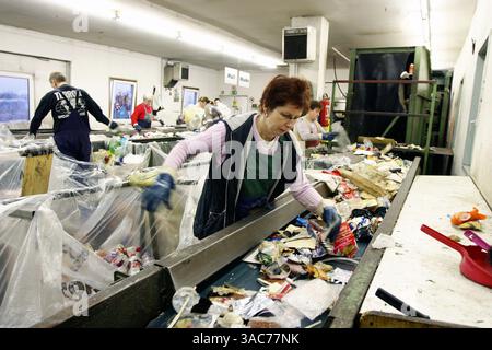 Dec 16, 2004 - Velten, GERMANY - The ALBA-Group is one of the leading ...