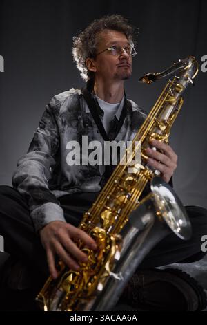 Portrait of male saxophonist with saxophone, jazz man with sax ...