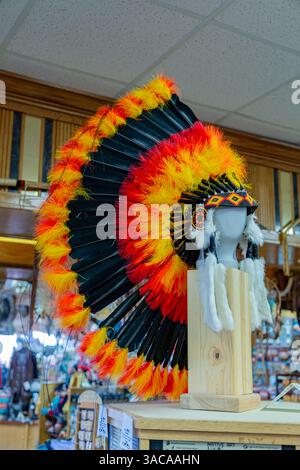 Native American Indian Traditional Headdress on Model Stock Photo - Alamy
