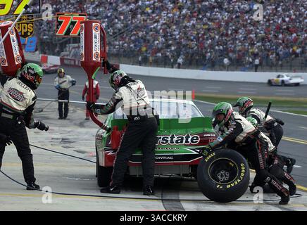 Bobby Labonte (USA) makes a pit stop in the Interstate Batteries ...
