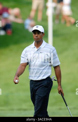 The tenth green at Congressional Country Club with the clubhouse in the ...