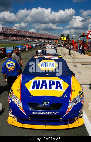 Drivers begin a NASCAR Cup Series at Atlanta Motor Speedway on Sunday ...