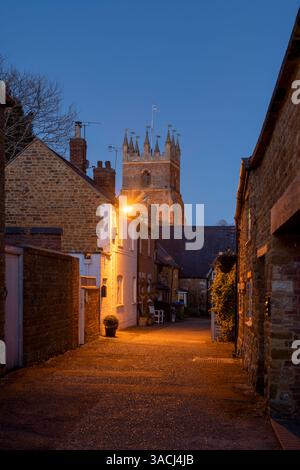 The Tchure and St. Peter's & St. Paul's Church at dusk Deddington ...