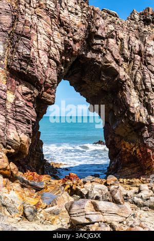 Pedra Furada. Famous touristic attraction on the beach of Jericoacoara ...
