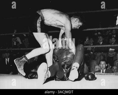 Barry Brown - Boxer - Personality. May 01, 1953 Stock Photo - Alamy