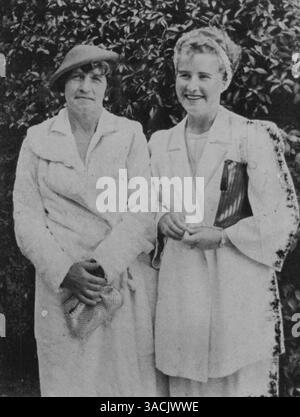 Mrs May Bundy Mother and Daughter. September 11, 1937 Stock Photo - Alamy