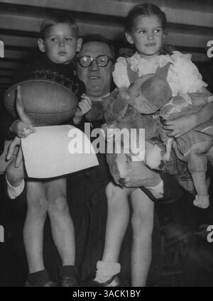 Australia's 50, 000th Dp. Migrant Maira Kalnins ***** year-old brother ...