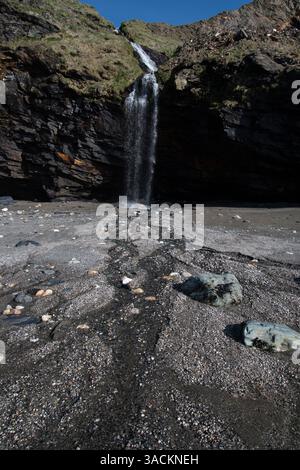The waterfall at Tregardock Beach Cornwall Stock Photo - Alamy