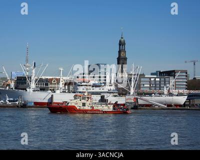 Hamburg, Elbe, Hamburger Hafen , Feuerwehr Schiff - 31.12.2025 Hamburg ...