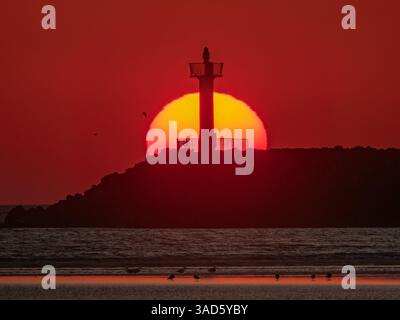 Sunrise aligned with Howth Lighthouse Stock Photo - Alamy
