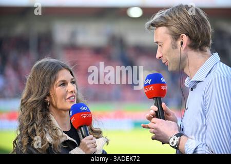 SKY Moderatorin Mara Mones im Interview Mikrofon Mikro Logo Portrait 1 ...