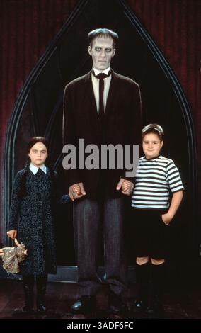 CHRISTINA RICCI and JIMMY WORKMAN in THE ADDAMS FAMILY (1991), directed ...