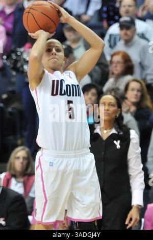 Saturday February 4, 2012: Storrs, CT. Connecticut Huskies guard ...