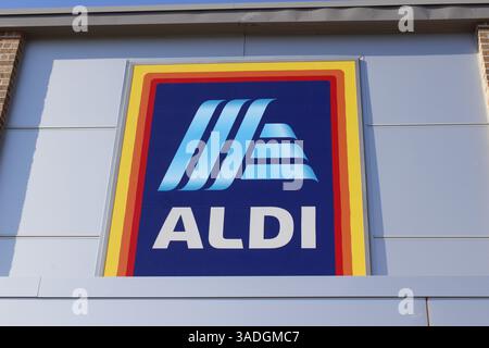ALDI grocery store front closeup outdoors Stock Photo - Alamy