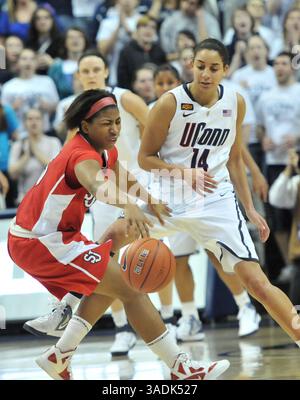 St. John's guard Nadirah McKenith #5 squeezes through Notre Dame's ...