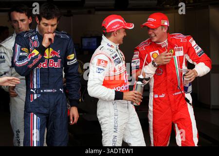 Kimi Raikkonen (FIN) Ferrari (Right) and Valtteri Bottas (FIN) Mercedes ...