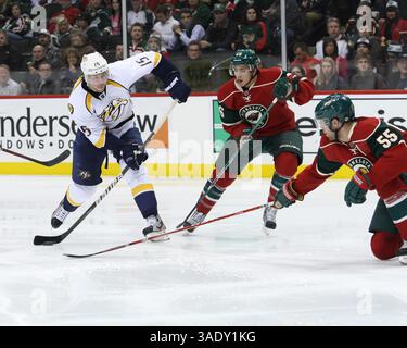 Nashville Predators forward Craig Smith (15) plays against Chicago ...
