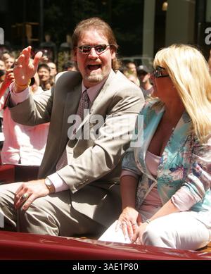 Baseball Hall of Famer Wade Boggs and his wife Debbie participate ...
